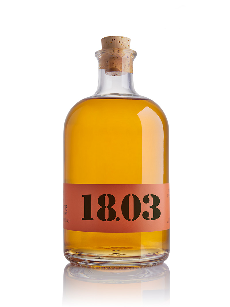 Παλαιωμένο τσίπουρο | Makryonitis Syros Distillery | Aποσταγματοποιείο ...